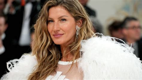 Gisele Bündchen se emociona ao recordar sua mãe e fala da conexão dos