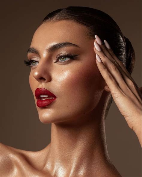 𝐸𝐶𝐿𝐴𝐼𝑅𝐷𝐸𝑀𝐴𝑈𝑋 Makyaj Look Balyaj Saç Balyaj