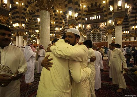 Eid Al Fitr Prayers In Medina Middle East Monitor