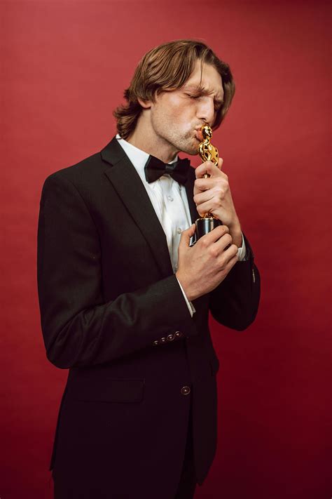 Los Secretos del Branding en los Emmy Awards Claves para el Éxito en