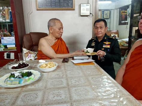 ประวัติศาสตร์ ข้าพเจ้า สมเกียรติ กาญจนชาติ นำคณะท่าน