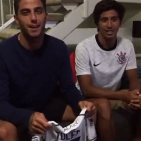 Corintianos surfistas Filipinho e Miguel Pupo mandam recado à torcida