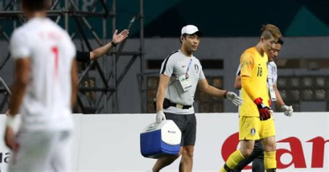 이를 어쩌나 Ag 축구 Gk 조현우 후반 14분 부상으로 교체송범근 투입