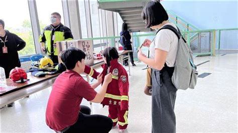 小小發爾麵！新北消防新莊運動中心擺攤闖關 玩vr、體驗地震車 三立新聞網 Line Today