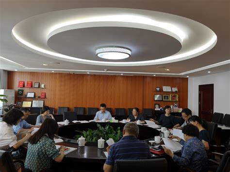 学校教师思政工作委员会召开专题会议