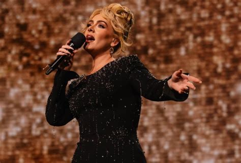 Adele Presume Colección De Peluches Del Dr Simi