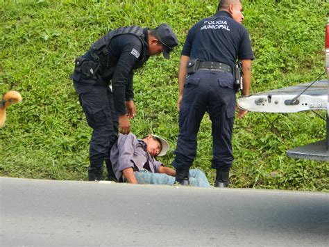 NOTICIAS TLAPACOYAN Hallan Hombre Tirado En Carretera