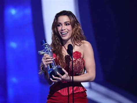 De biquíni Anitta leva fãs à loucura na web Poderosa