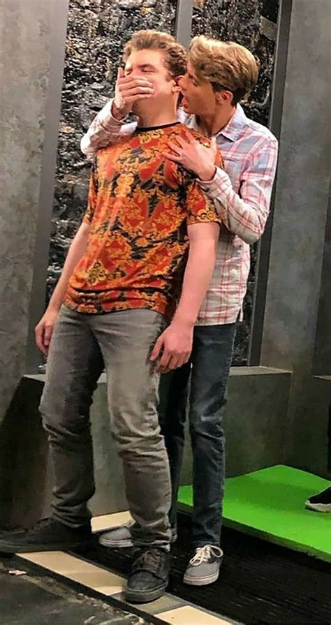 Jace Norman X Sean Fox Kiss Blonde Guys Cute Blonde Guys Cameron Dallas Shirtless