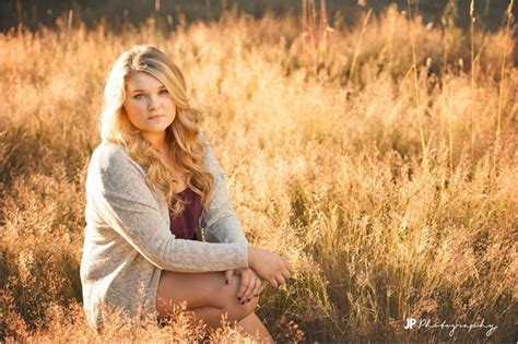 Senior Girl Pose Idea In Field Senior