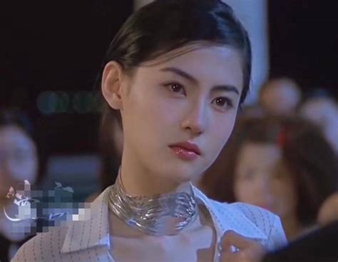 赵露思现身宝格丽活动，路透生图超抗打，大秀事业线力压张柏芝？气质思和身材苗条