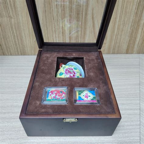 Tp The Singapore Mint Container With Stamp Collectable Hobbies And Toys