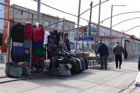 Нийтийн эзэмшлийн зам талбайг зөвшөөрөлгүй ашиглаж байгаа зөрчлийг арилгуулж байна