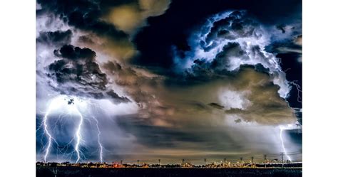 Гръмотевични бури и валежи ни очакват днес