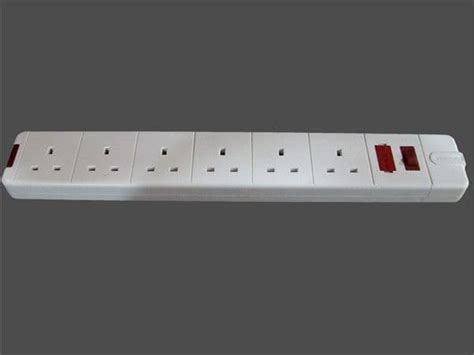 6 Way Permaplug Heavy Duty White Rewireable Trailing Socket