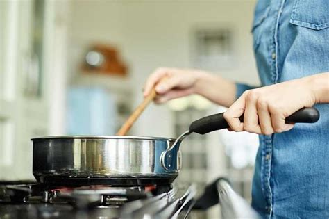 Can You Put A Stainless Steel Pan In The Oven