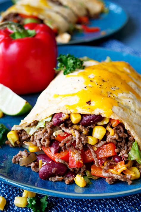 Low Carb Wrap Mit Mexikanischer Hackfleisch Füllung Salsa Und Cheddar