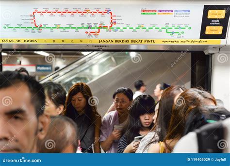 Passengers Boarding Metro Train Singapore Editorial Stock Image