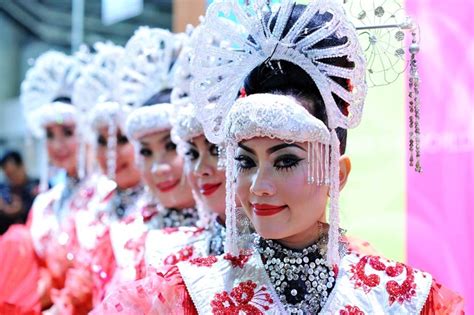 Aksesori Pakaian Tradisional Melayu Anna King