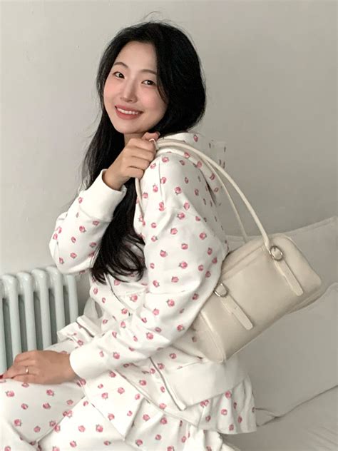 슈펜 직잭단독컬러레드 클래식 바게트 버클 숄더백 Hpabgfa501