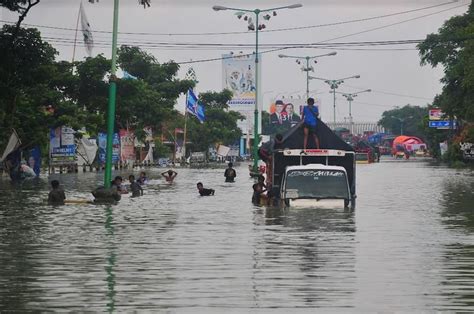 Pantura Demak Dilanda Banjir Korlantas Polri Siapkan Jalur Alternatif