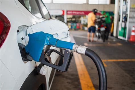 Queda no preço da gasolina puxa recuo da inflação na Grande Fortaleza Economia OPOVO