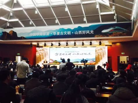 石占明和王景璐现场一首《桃花红杏花白》，全场掌声不断！