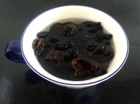 泡发木耳时应该用冷水还是热水这样做木耳又软又发又干净 东方养生频道 东方养生