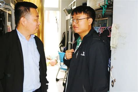 你我共创和谐宿舍书院领导老师走访学生宿舍 宁夏大学鼎新书院