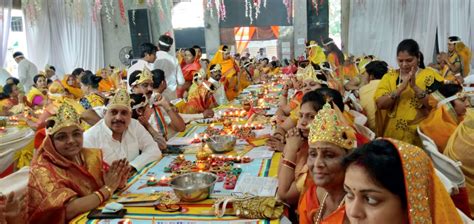 ढोल नगाड़ों संग निकाली गई घटयात्रा भगवान आदिनाथ का अष्टद्रव्य पूजन व