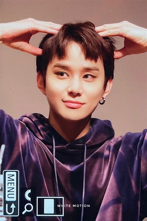 U🌰 On Twitter 아니 걍 섬섬옥수를 야무지게ㅜ쓰는게 너무 기여워 죽게떠 아마도 팬싸에서 배워온 거 야무지게 정프들이