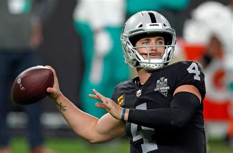Raiders Rumors Team Expected To Retain Qb Derek Carr For 2021 Nfl Season