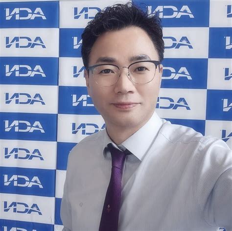 윤덕영 윤덕영 Added A New Photo