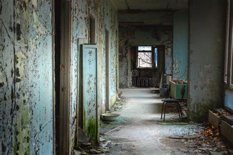Corredor Abandonado No Hospital De Pripyat Zona De Exclus O 2019 De