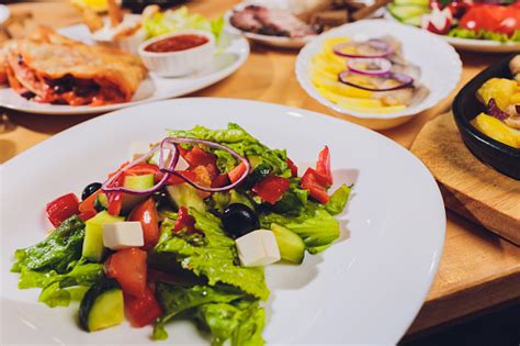 음식 테이블 축하 맛있는 파티 식사 개념입니다 많은 음식 결혼식 기념일 기타 휴일에 제공됩니다 레스토랑에서 연회 요리 0명에