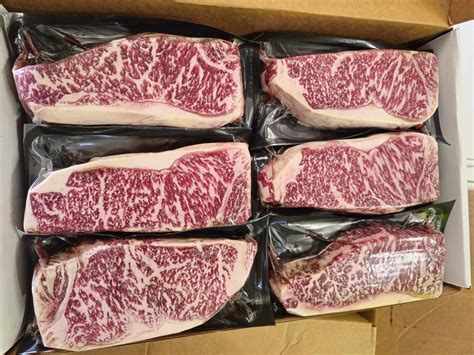 Australian Wagyu New York Strips 8 20 Oz Steaks Free Shipping