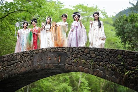 着汉服，赏芳华！神仙居“桐江宋韵 春锦华裳”汉服游园尽现东方美学！