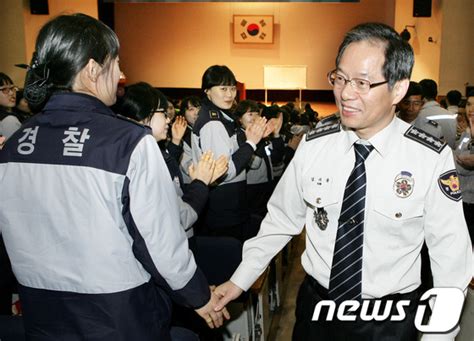 신임순경 교육생 격려하는 경찰청장 뉴스1