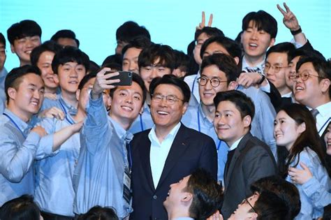 포스코 코로나19 경영악화에 임금동결·고용안정 유지 제안 아주경제