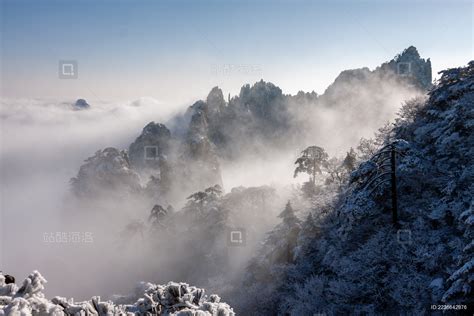 中国安徽黄山风景区 冬日雪后奇峰怪石林立云雾飘渺宛若仙境 站酷海洛 正版图片 视频 字体 音乐素材交易平台 站酷旗下品牌