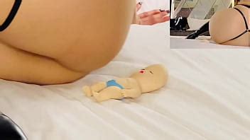 Dominación femenina japonesa Cabalgando la cara con saltos duros El hombre tiene miedo de