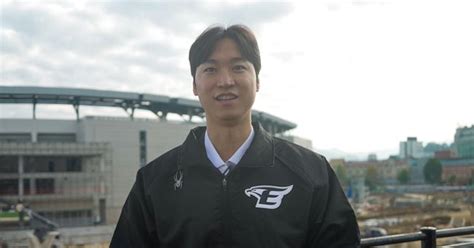 4년 78억 Fa 대박 소문대로 한화행 대전에 온 엄상백 새 야구장에서 우승 불꽃 보고 싶다 조선비즈