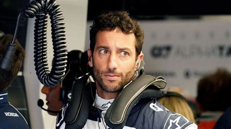 Starke Schmerzen Formel 1 Pilot Ricciardo Verletzt Sich Bei