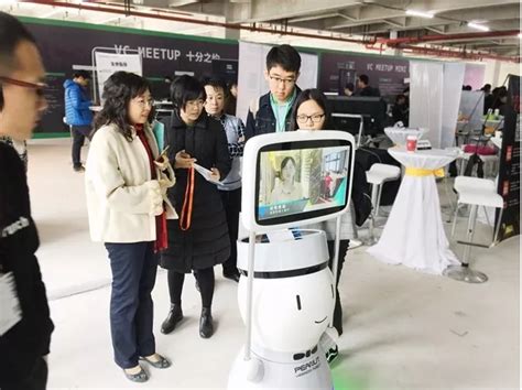 擎朗智能亮相tech Crunch国际创新峰会 花生系列机器人备受关注凤凰科技