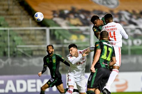 Análise Bola aérea segue sendo o principal ponto fraco da defesa do