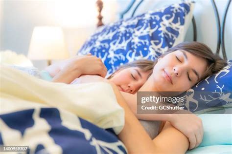 Spooning Bed Photos And Premium High Res Pictures Getty Images