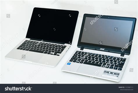 1 Mac Vs Windows Images Stock Photos Vectors Shutterstock
