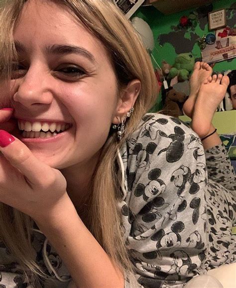 Who Want Tribute Her Beautiful Soles Scrolller