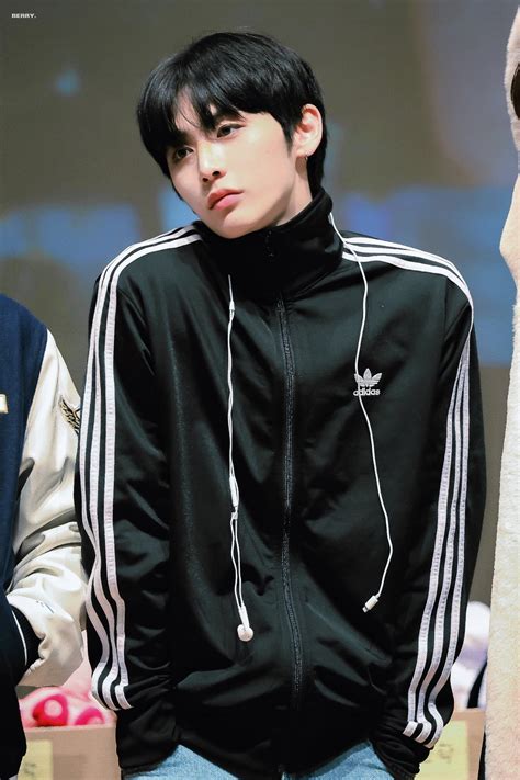 더쿠 흑발 착붙인 냉미남상 보이넥스트도어 태산 사진털이