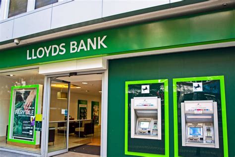 Lloyds To Shut 136 High Street Branches Full List Of Banks Set To Close